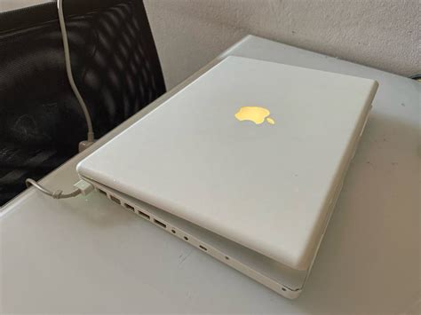 Apple Macbook White 13”
