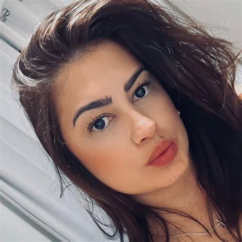 Anne Lize Annelizee • Threads Say More