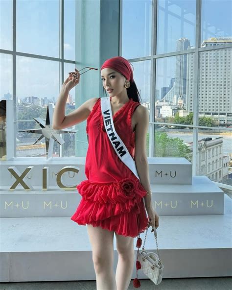 Kỳ Duyên Mặc đầm Khoe Nội Y Ren ở Miss Universe