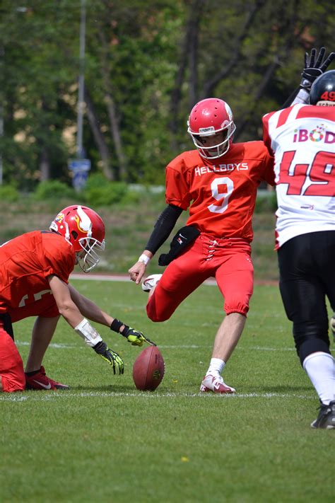 무료 이미지 플레이어 팀 미식 축구 스포츠 발굴 태클 축구 선수 볼 게임 단체 경기 놀이 친구 막대기와 공 게임 골대 풋볼 3072x4608