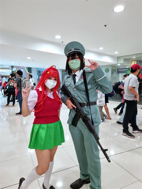 Met Itsuki And Nino Cosplayers Quintessential Quintuplets Cosplay