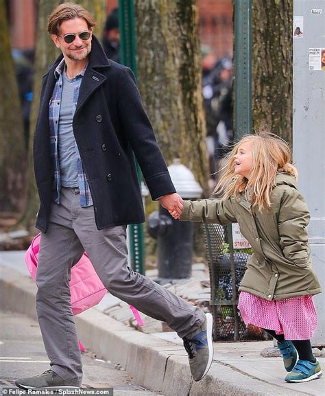 Bradley Cooper Sweetly Holds Hands With Daughter Lea 5 In Nyc Artofit