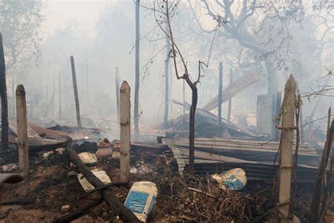 စလင်းမြို့နယ် တောင်ဘိုရွာကို စစ်တပ်က မီးရှို့၊ အိမ်ခြေ ၅၀ ခန့် မီးလောင