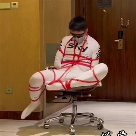 Chinese Man Tied Up（1）