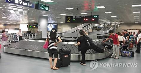 김해공항 경사형 수하물 컨베이어 벨트 가동