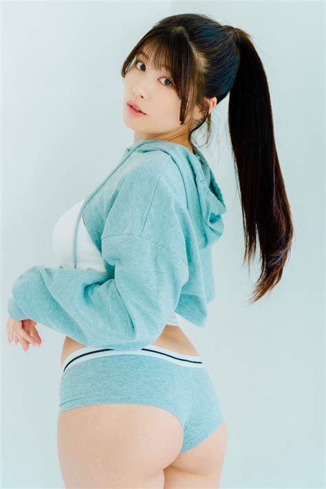 📸 画像：ちとせよしの『cream12月号』｜ちとせよしの、麗しのhカップバストで魅せる！ 『cream』表紙登場