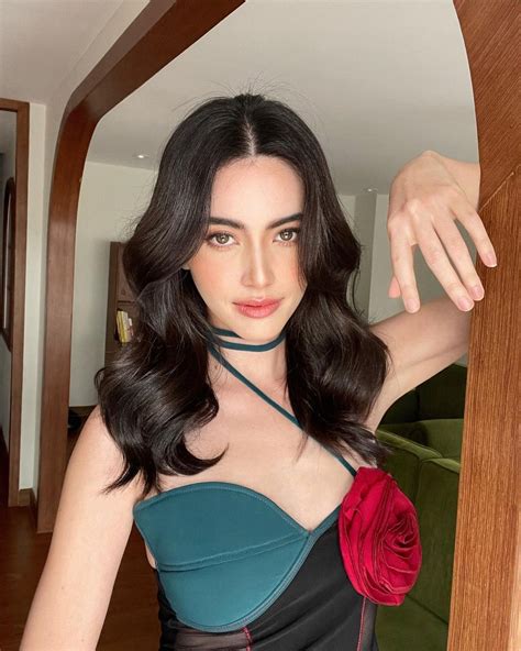 Pesona Davika Hoorne Aktris Thailand Yang Ditunjuk Sebagai Brand