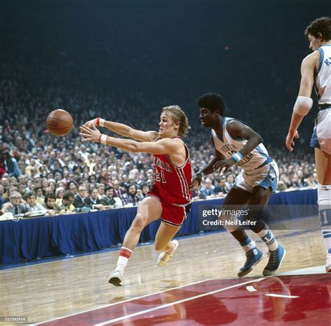 Virginia Billy Langloh In Action Pass Vs North Carolina Phil Ford