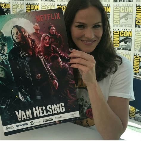Kelly Overton As Vanessa Van Helsing Carta Da Parati Hippie Vans
