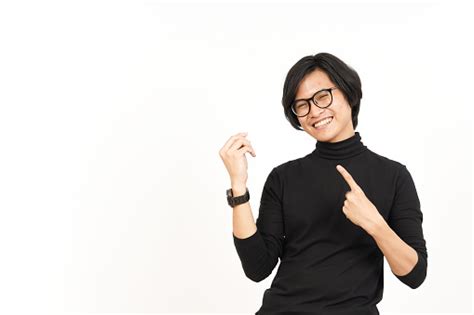 흰색 배경에 고립 된 잘 생긴 아시아 남자의 빈 신용 카드 또는 은행 카드를 들고 표시 25 29세에 대한 스톡 사진 및 기타 이미지 25 29세 고객 공란 Istock