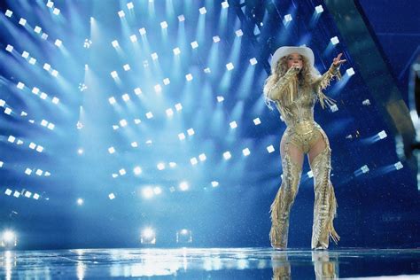 Beyoncé Fans React To Dance Captains Absence During London Concert