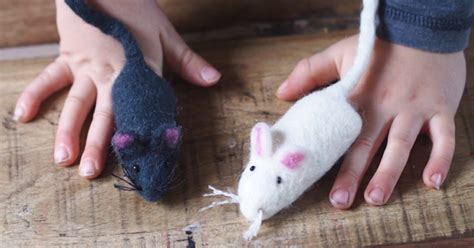 Mouse Finger Puppet