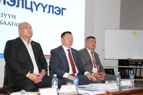 УИХ ын гишүүн Л Мөнхбаатар Үндсэн хуульд оруулах нэмэлт өөрчлөлтийн төслийг тойргийн иргэддээ