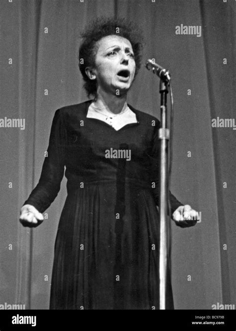 Edith Piaf Singing