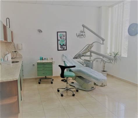 Почистване на зъбна плака и зъбен камък с ултразвук плюс премахване на преоцветявания с Airflow