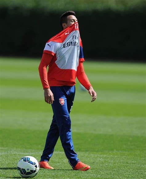 Famous Bulges On Twitter Rt Thefamousbulges Alexis Sánchez Dick