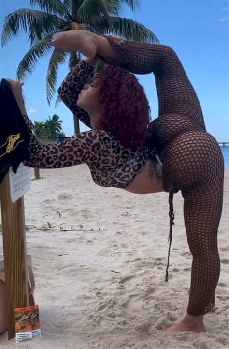 Flexibility Is The Sexiest Shesfreaky