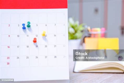 캘린더 이벤트 플래너 시간표를 설정 하는 Busycalendar Clock는 일정 비즈니스 회의 또는 여행 계획 개념에 대 한 계획을 구성 개념에 대한 스톡 사진 및 기타