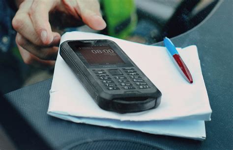 П’ять причин купити кнопковий мобільний телефон замість смартфона ...