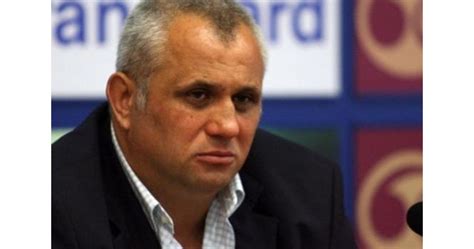 Дамбовеца Борисов играе опасна игра с банките