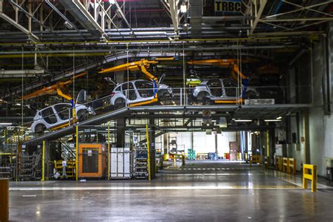 Stellantis anuncia retorno de dois turnos com contratação de 340 trabalhadores para Porto Real