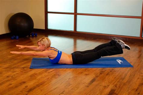 Упражнения для укрепления поясницы в домашних условиях и тренажерном зале