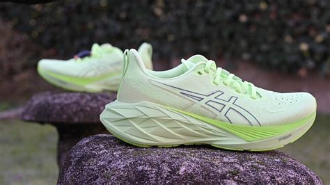 Беговые кроссовки Asics для шоссе: обзор коллекции 2022
