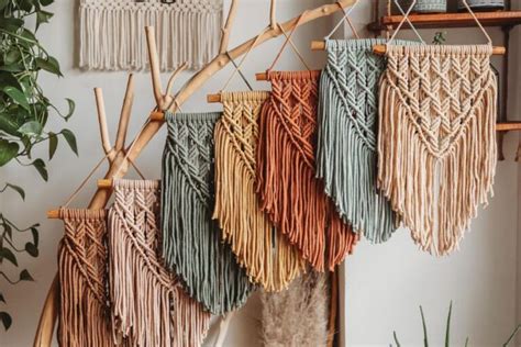 21 Easy Diy Macrame Keychain Tutorials For Beginners Macrame For Beginners
