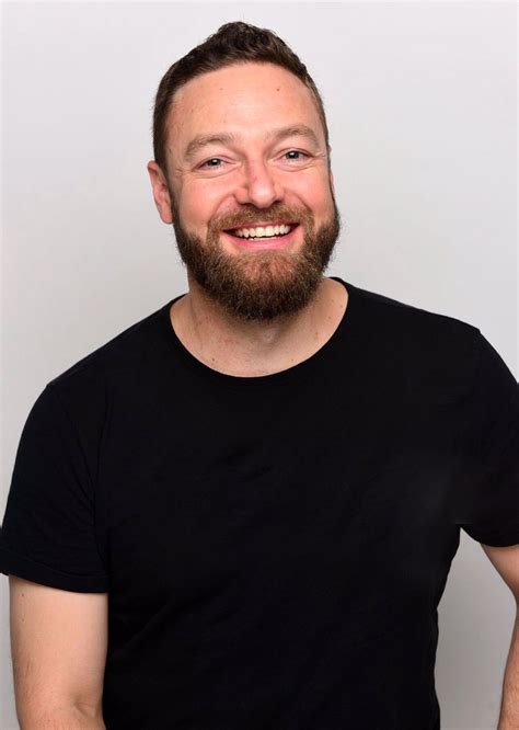 A Toupeira Ross Marquand O Icônico Aaron De “the Walking Dead” E O