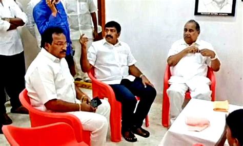 Ysrcp Leaders Meet Mudragada Padmanabham Asks Him To Join Party