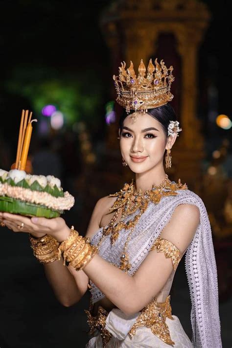 អបអរព្រះរាជ ពិធី បុណ្យ អ៊ុំ ទូក បណ្តែត ប្រទីប សំពះ ព្រះ ខែ និងអកអំបុក ប្រពៃណីខ្មែរ 🙏 Cambodian