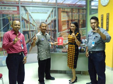 Pegiat Literasi Unipa Maumere Flores Kunjungi Perpustakaan Uns Sebelas Maret University Library