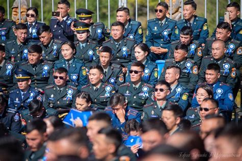 Зэвсэгт хүчний офицерууд бусдыгаа манлайлж орон сууцны түлхүүр гардлаа