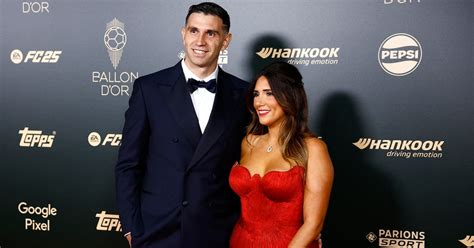 Dibu Martínez Reveló Su Ritual Más íntimo Antes De Cada Partido Llevo Los Ositos De Peluche A