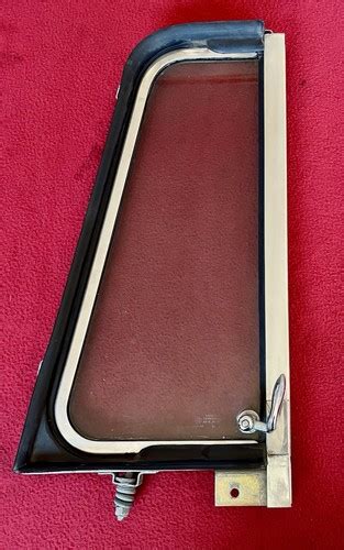 Peterbilt 359 Right Passenger Side Vent Wing Window 289 348 353 Ebay