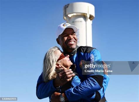 Michael Strahan Photos Photos And Premium High Res Pictures Getty Images