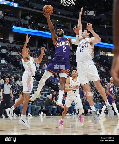Phoenix Suns forward Josh Okogie (2) drives to the basket between Denver Nuggets forward Spencer ...