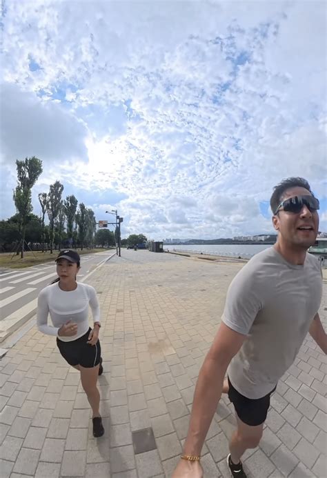 줄리엔강♥제이제이 피지컬 압도하는 부부아침 운동 루틴 공개