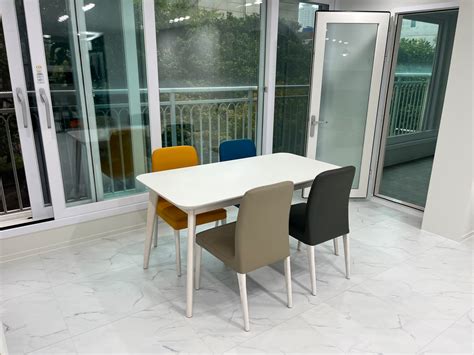 해운대 롯데캐슬마스터 Kt 테이블화이트 거실창가에 식탁배치 세라믹식탁 거실에 배치