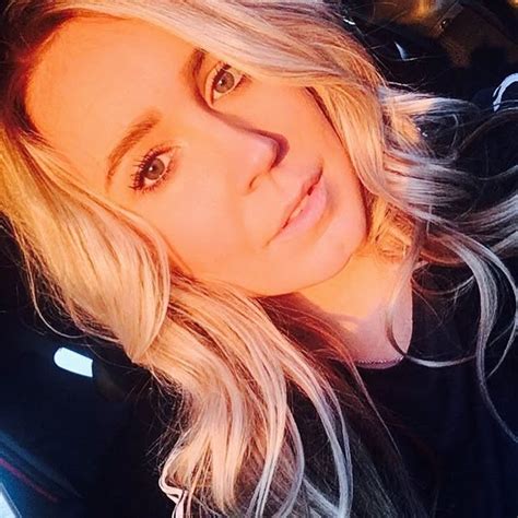 E L Y S E S A U N D E R S Elysesaundersmusic • Threads Say More