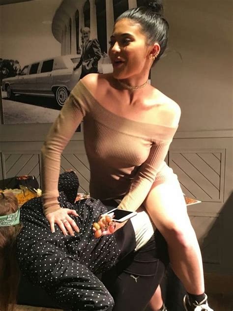Kylie Jenner Flaunts Her Nipples On Snapchat Again