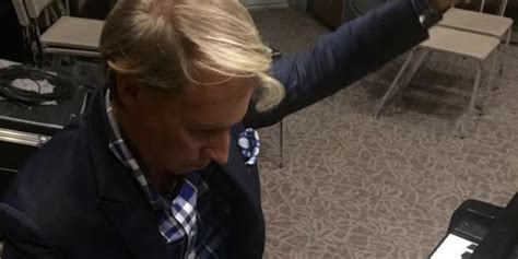 American Pianist Composer Danny Wright Releases 60s Themed New Album Piano Moments