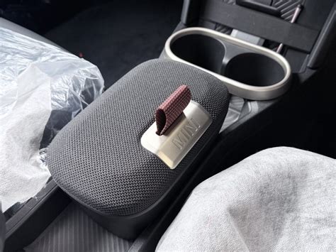 F66 Jcw Amsechs 新作ドリンクホルダー取付。純正センターコンソールboxを取ってみました。 Allzu Motorenbau