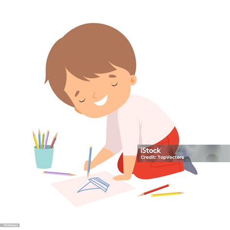 귀여운 웃는 소년 그의 무릎에 바닥에 앉아 화려한 연필 사랑스러운 젊은 예술가 만화 캐릭터 아이 창조적 인 취미 벡터 설명과