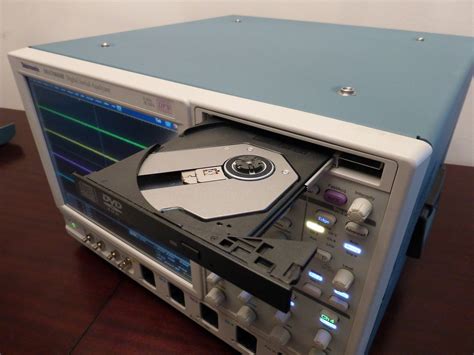 Tektronix DSA70604B 6 GHz 4 Ch 25 GS S Oscilloscope Serial Analyzer 90K LIST Spaulding Surplus