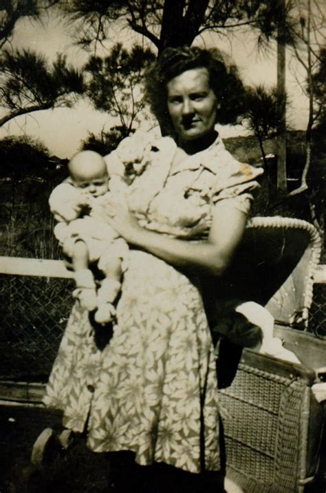 Lila Brieta Williams With Eldest Daughter Pat At Narrabeen Nsw Old Photos Couple Photos