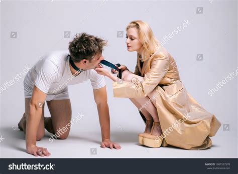 Men Obeying Women 1 099 Images Photos Et Images Vectorielles De