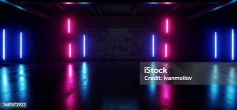 네온 퍼플 블루 형광 무대 쇼룸 장면 콘크리트 바닥 격납고 지하 주차장 활기찬 우주선 공상 과학 미래 쇼케이스 클럽 쇼 어두운 사이버 가상 3d 렌더링 0명에 대한 스톡