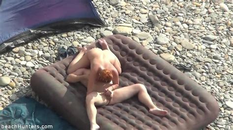 Amateurs Have Sex On The Beach