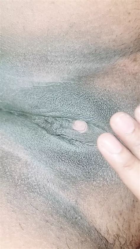 Extremo Close Up Buceta Se Espalhando E Clitóris Fora Preto Dentro Rosa